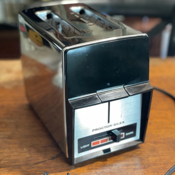 Proctor silex | Kitchen | Vintage Proctor Silex Mirrored Toaster Mcm ...